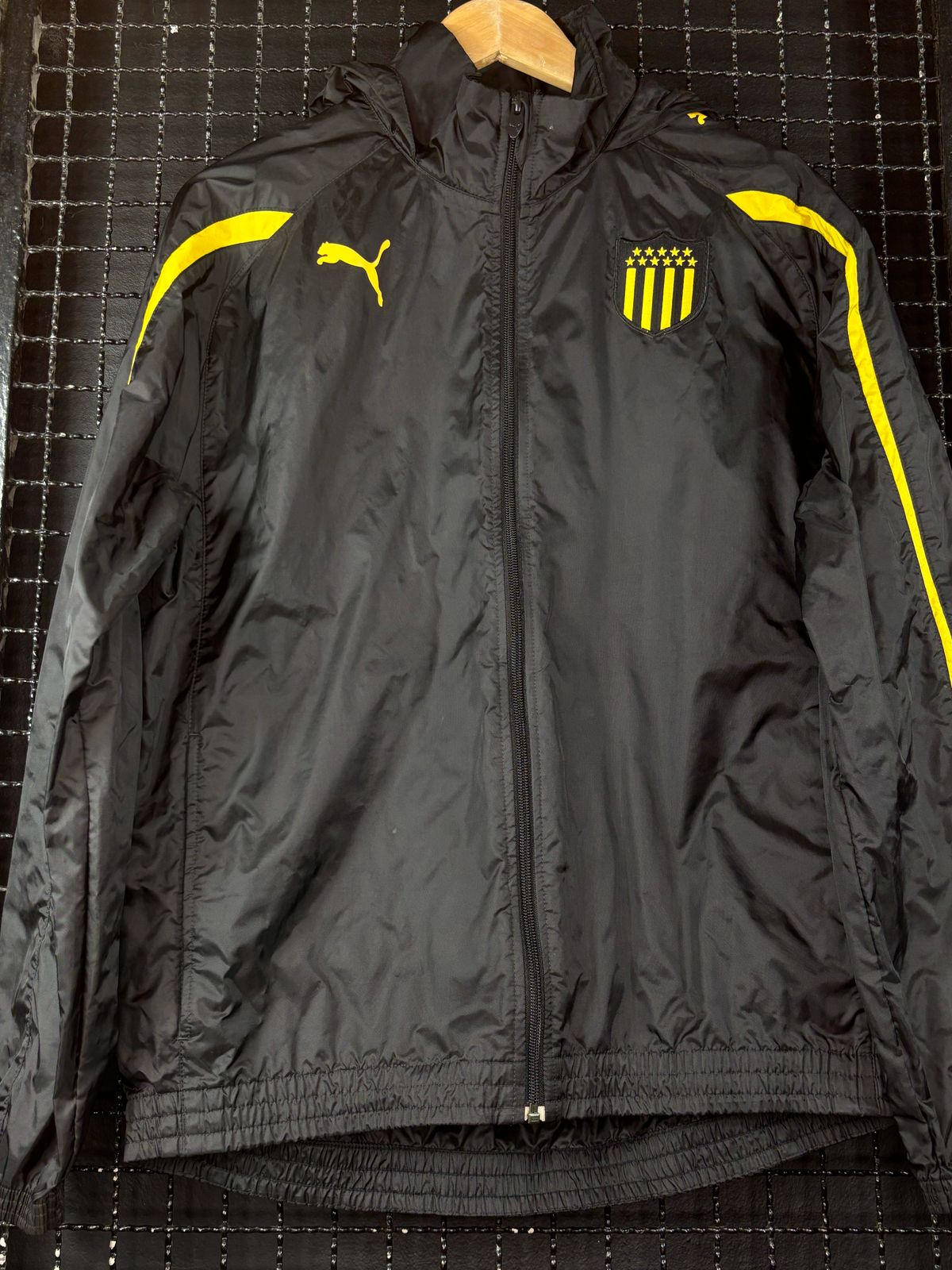 Jaqueta Penarol Puma (capa de chuva) – Memorias do Esporte