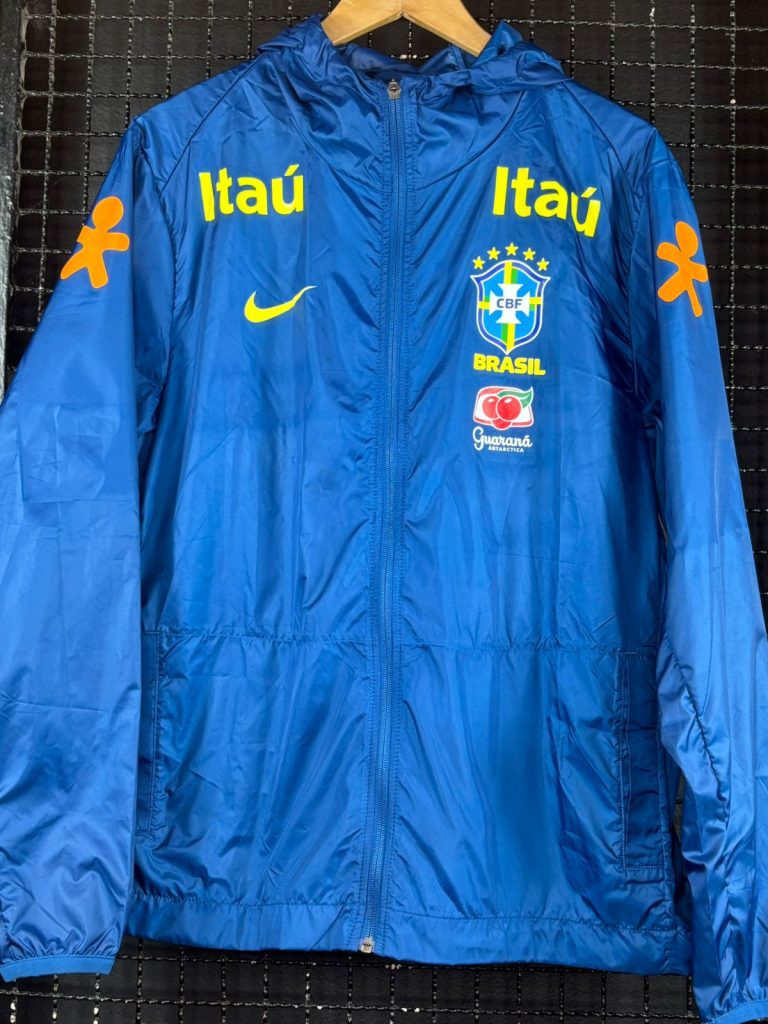 Capa de Chuva Brasil Nike 2024 treino - Memorias do Esporte